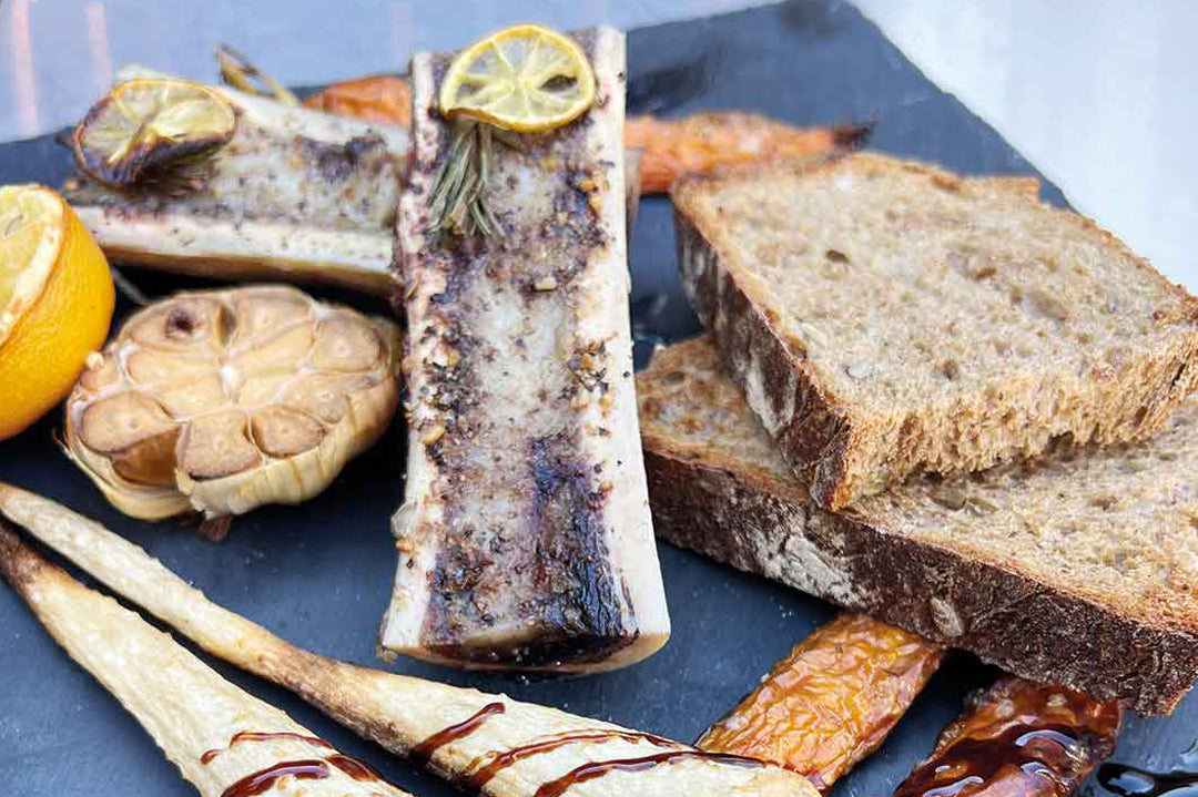 Geröstete Markknochen mit Wurzelgemüse – FIRE&FOOD