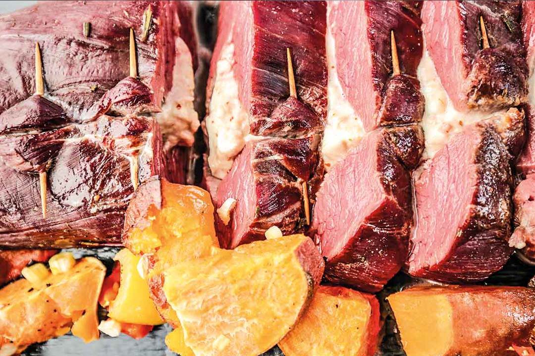 Stuffed buffalo fillet with sweet potato and pepper pan – FIRE&FOOD